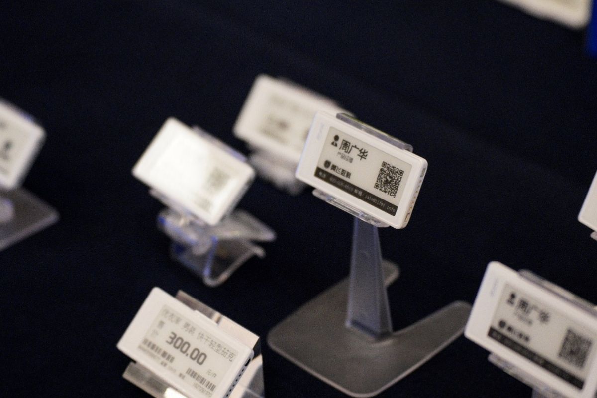 E-paper supplier unveils world's thinnest e-price tags