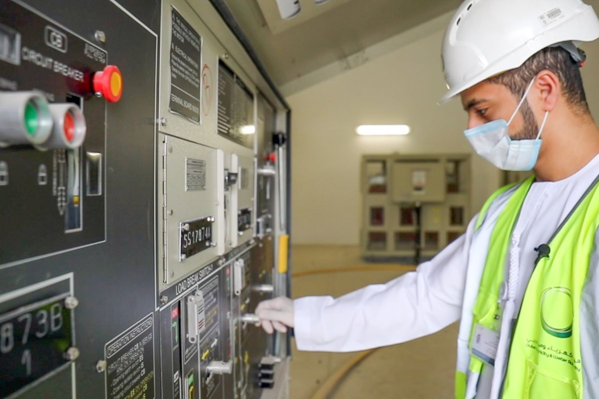 DEWA’s preventive maintenance work for its energy transmission network ...