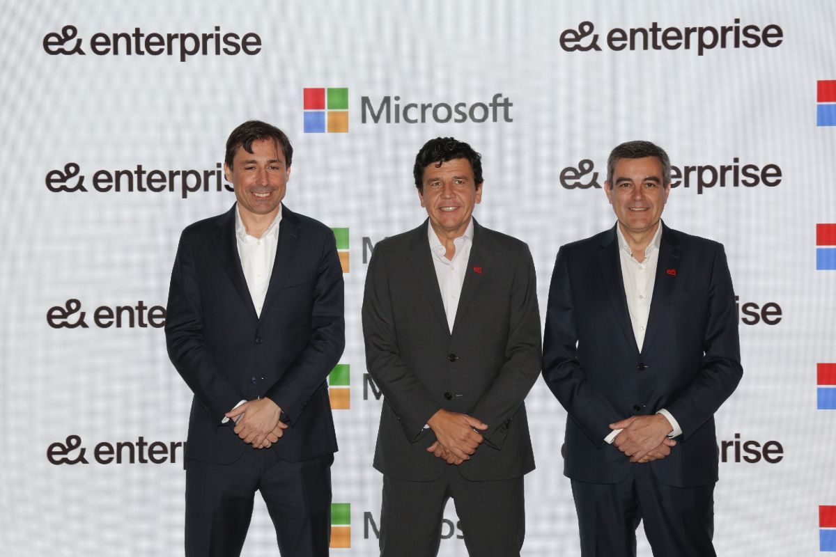e& enterprise joins Microsoft to help businesses in their ...