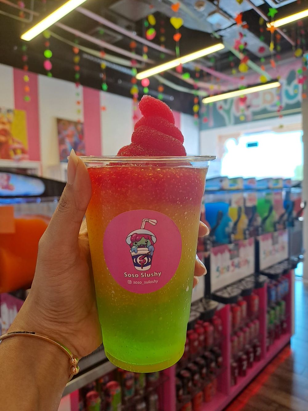 Chilling Delights: A Taste of Summer at "Soso Sulashy" Shop in Dubai